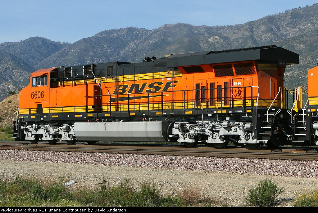 BNSF 6606